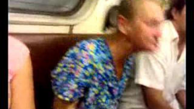 Мамаш отжигает в эфире. В метро бабка с розовым рюкзаком блондинка.